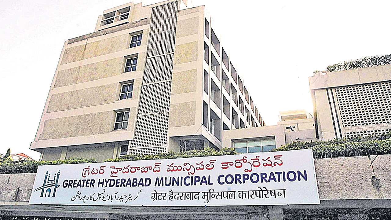 GHMC bills: ఉన్నప్పుడే పైసలు | Contractors go on strike over non ...