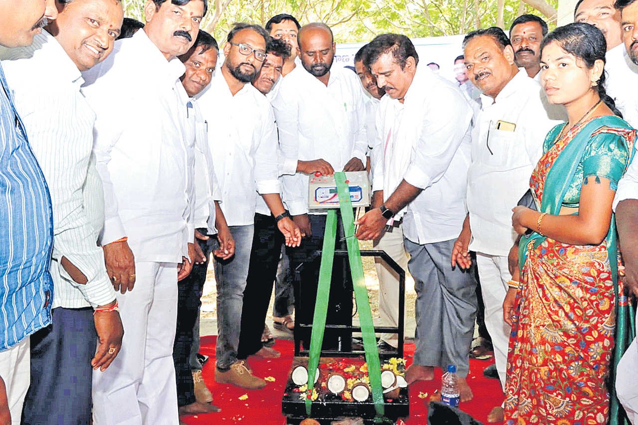 రైతు సంక్షేమమే ప్రభుత్వ ధ్యేయం: క్రాంతికిరణ్‌ | Farmer's welfare is ...