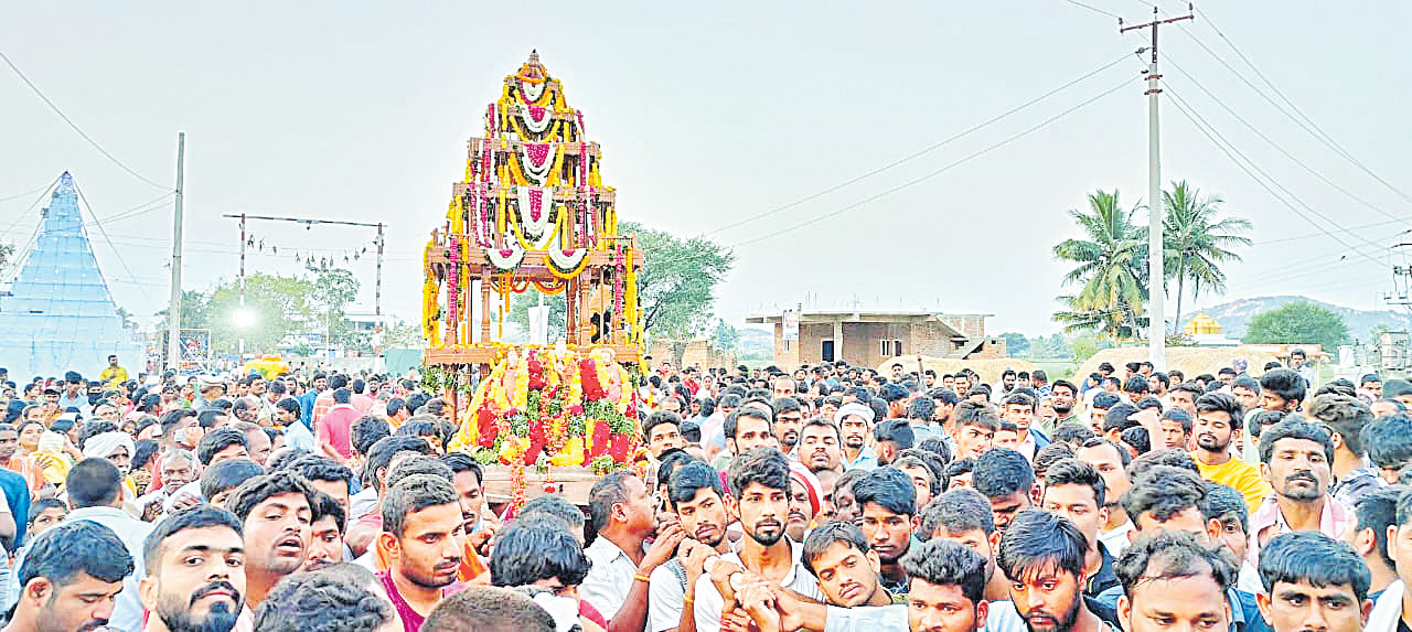 చరికొండలో వైభవంగా రథోత్సవం | Rathotsava in grandeur at Charikonda