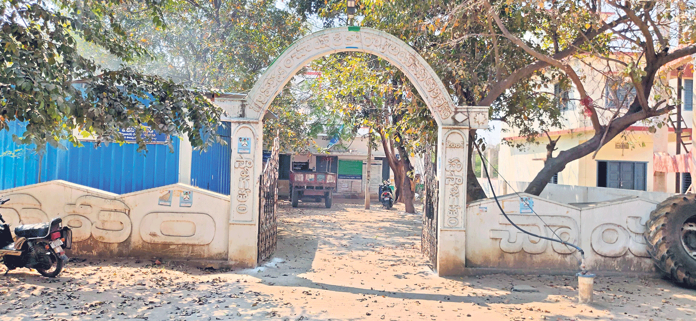 కురిచేడు పంచాయతీలో నిధుల గోల్‌మాల్‌..! | Golmaal of funds in Kurichedu ...