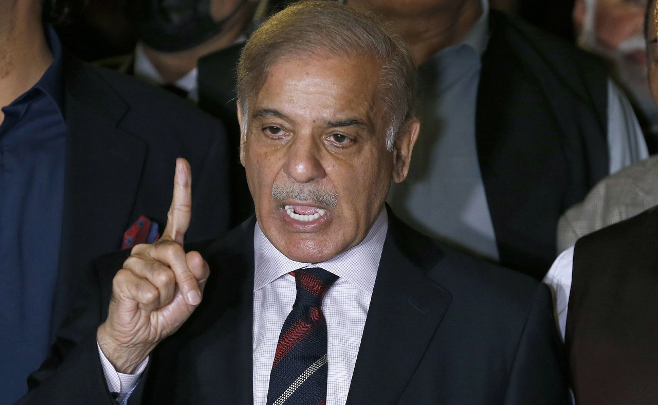 జీతాలివ్వం.. మీ బిల్లులు మీరే కట్టుకోండి | Prime Minister Sharif's ...