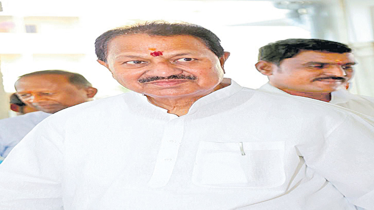 పీసీసీ మాజీ అధ్యక్షుడు డి.శ్రీనివాస్‌కు అస్వస్థత | Former PCC President ...