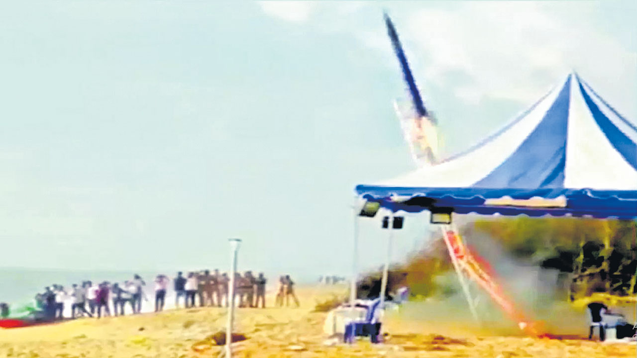 150 బుల్లి ఉపగ్రహాలు నింగిలోకి | 150 Bulli satellites to Ningilo mvs