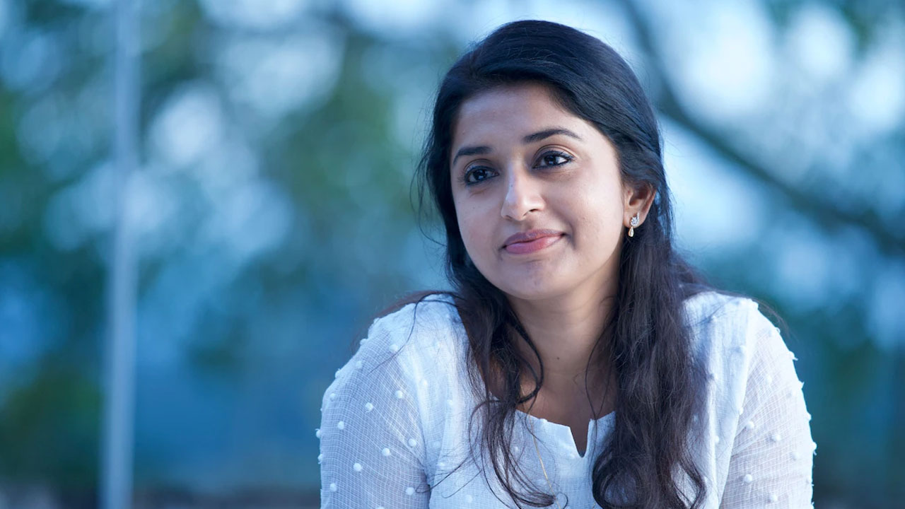 Meera Jasmine: పదేళ్ల తర్వాత టాలీవుడ్‌కు రీ ఎంట్రీ! | Meera Jasmine re ...