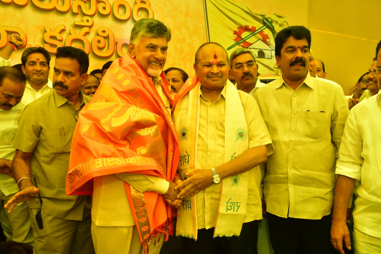 చంద్రబాబు సమక్షంలో బీజేపీ నుంచి టీడీపీలో చేరిన కన్నా లక్ష్మీనారాయణ | Kanna Lakshminarayana ...
