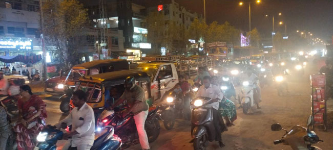 ట్రాఫిక్‌ చిక్కులు | traffic problems in bandar road
