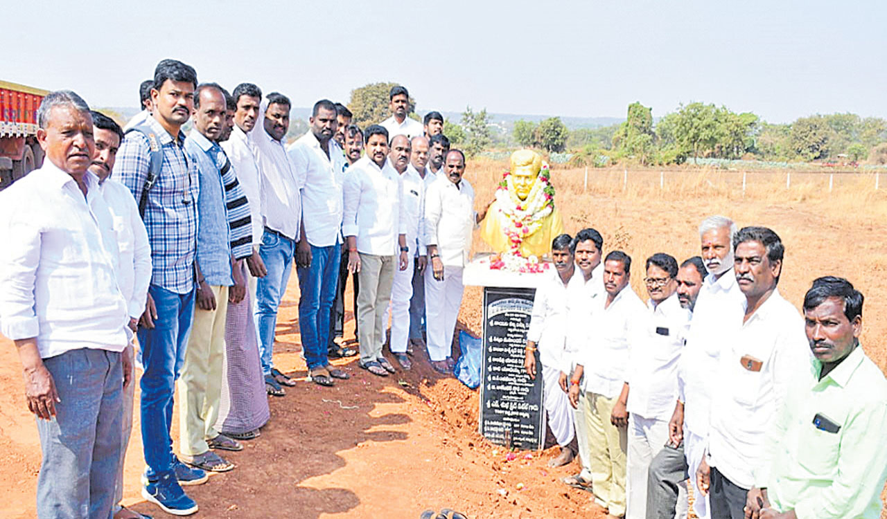 దవల్‌గారి మహేందర్‌రెడ్డికి ఎమ్మెల్యే నివాళులు | MLA Tributes to ...