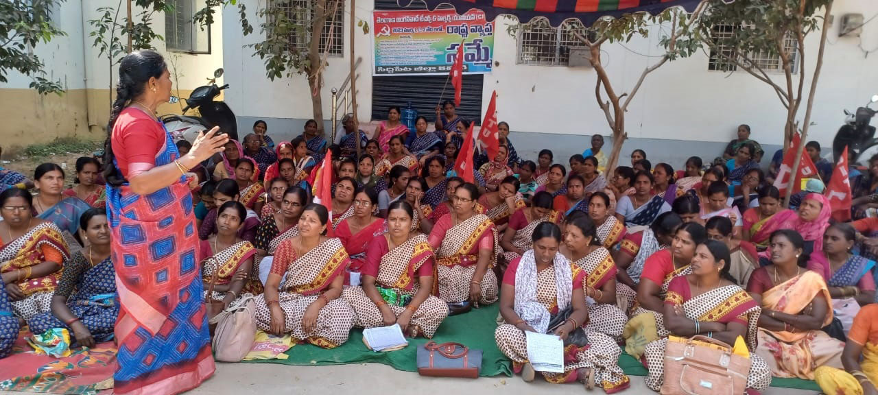 అంగన్‌వాడీల సమస్యలను పరిష్కరించాలి | The problems of Anganwadis should ...