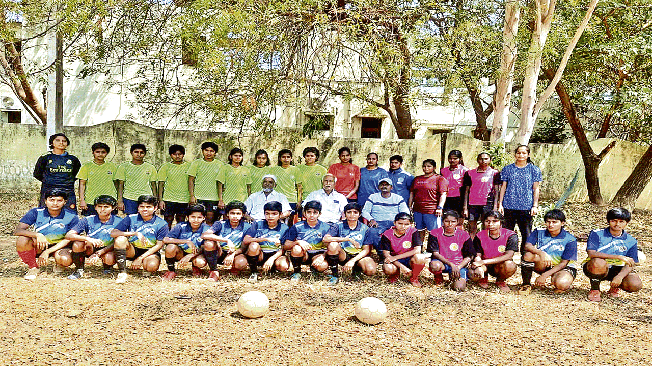 సీనియర్‌ ఫుట్‌బాల్‌ మహిళా జట్టు ఎంపిక | Selection of senior football ...