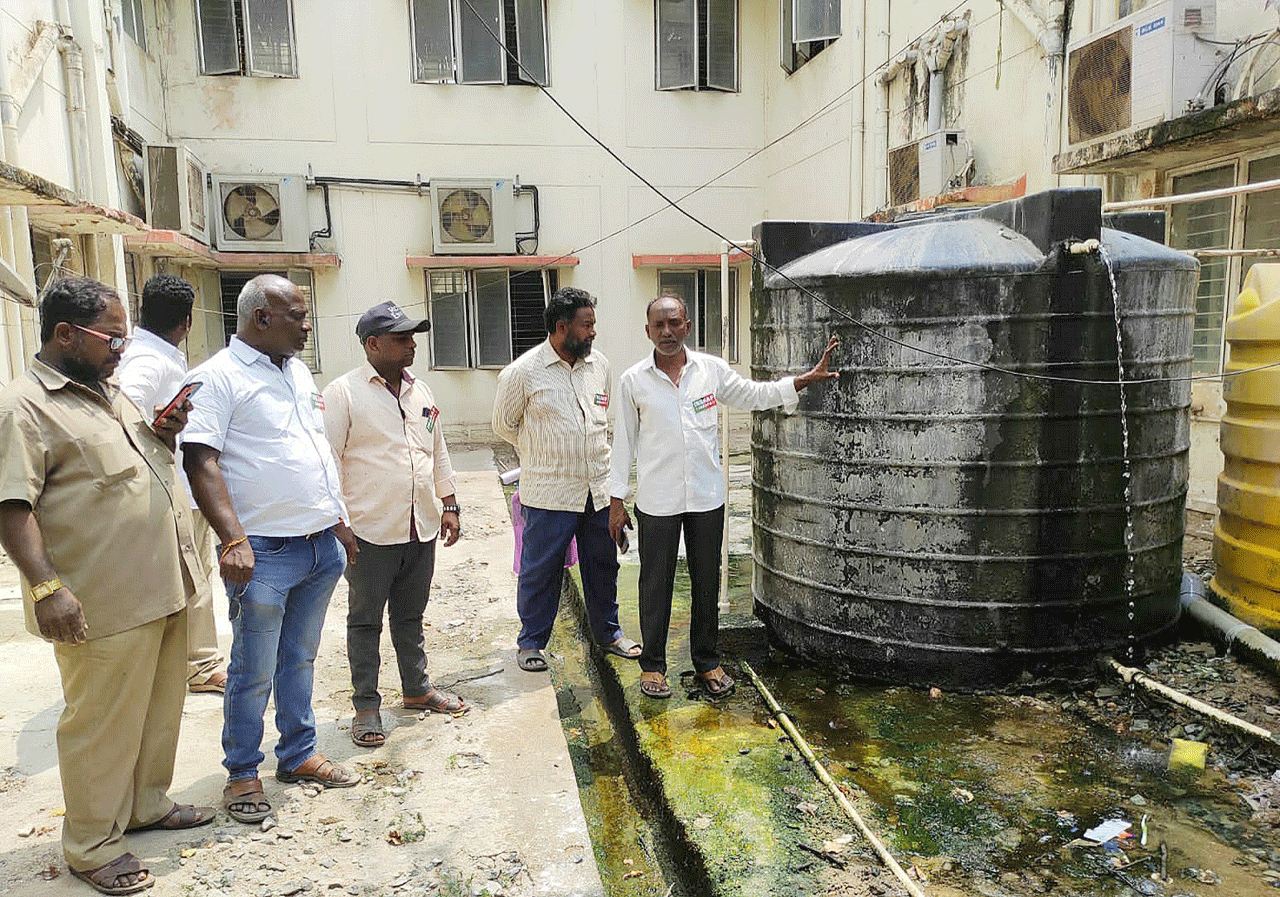 ప్రభుత్వ ఆస్పత్రిలో అపరిశుభ్రత | The unsanitary conditions in the ...