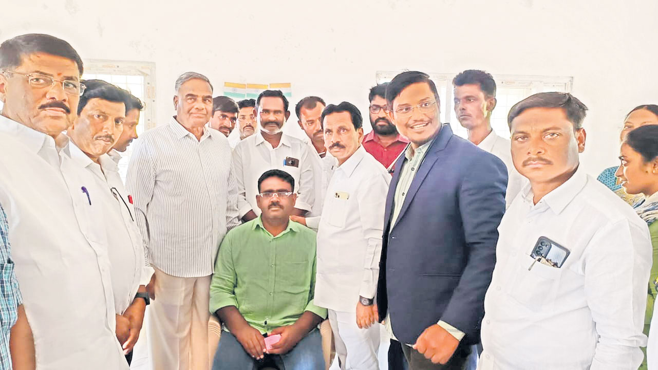 తెలంగాణలో మళ్లీ బీఆర్‌ఎ్‌సదే అధికారం | BRS is in power again in Telangana