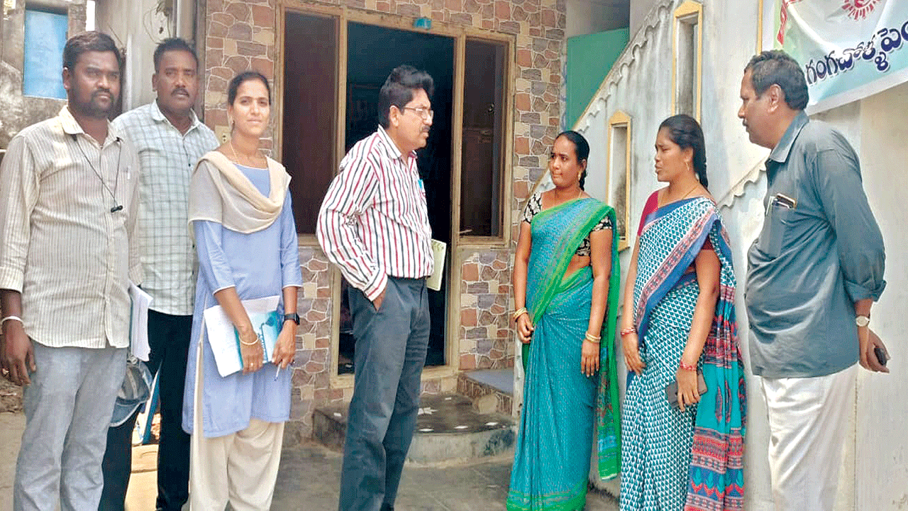 అంగన్‌వాడీ కేంద్రాలను బలోపేతం చేయాలి | Anganwadi centers should be ...