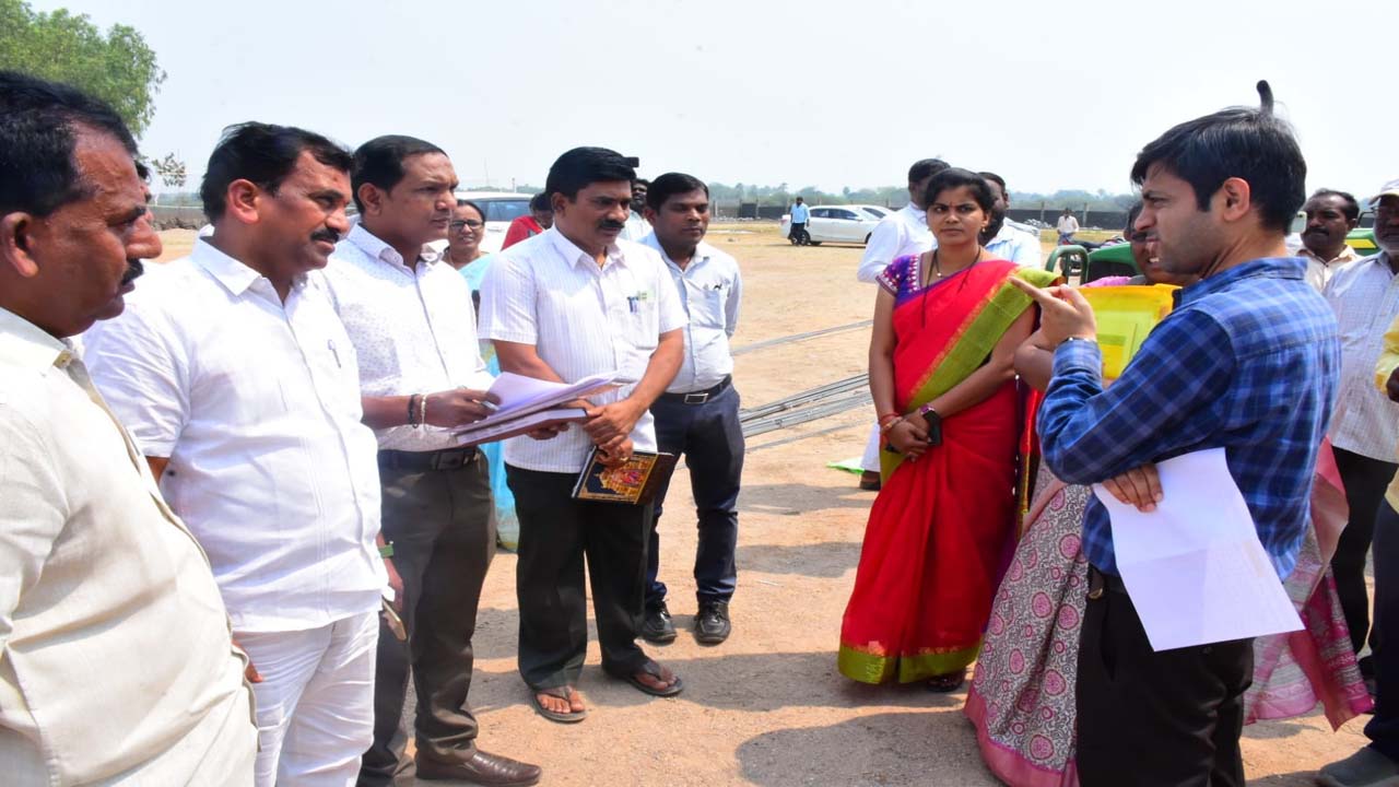 దళిత బంధు యూనిట్ల గ్రౌండింగ్‌ వేగవంతం చేయాలి | Grounding of Dalit ...