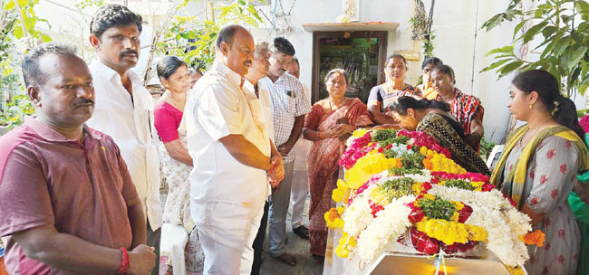 బాలగోపాల్‌ రెడ్డి మృతి కార్మికులకు తీరనిలోటు | Balagopal Reddy's death ...