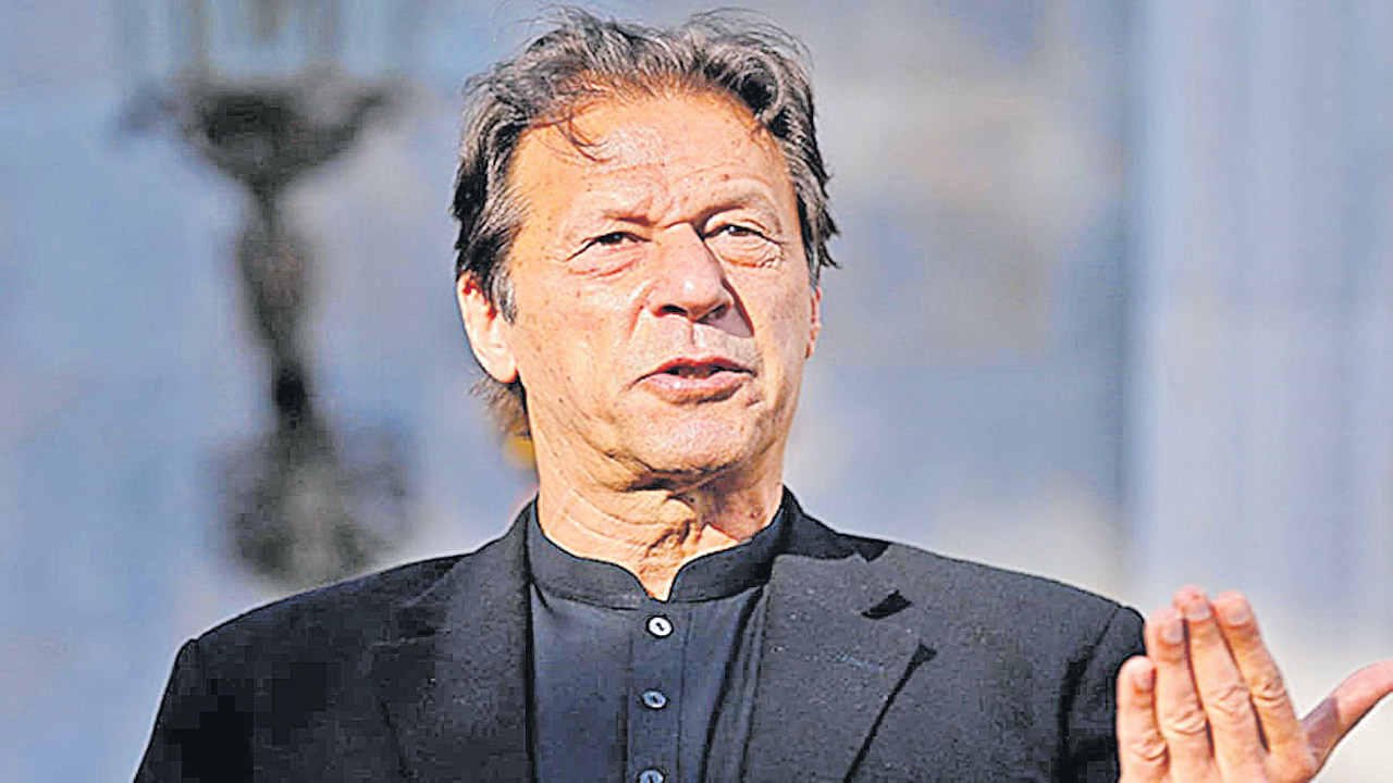 Imran Khan: ప్రభుత్వంపై పోరాటానికి వీధుల్లోకి రండి | Former Prime ...