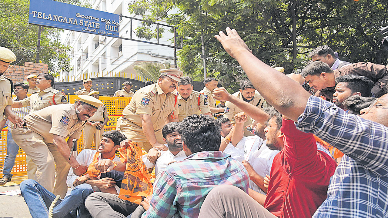 TSPSC Office : టీఎస్‌పీఎస్సీ కార్యాలయం ముట్టడి | TSPSC office under siege