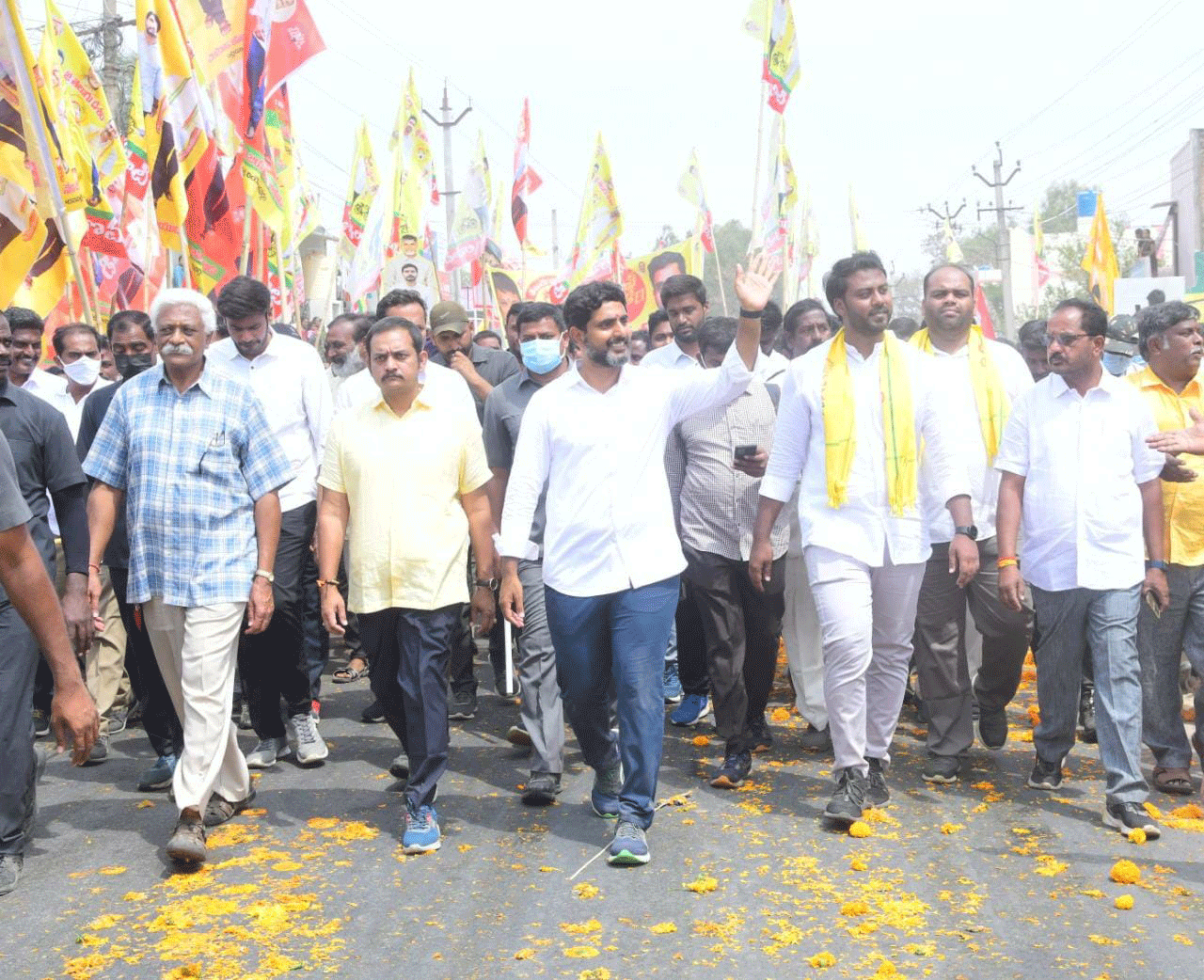 లోకేశకు అపూర్వ ఆదరణ | Unprecedented reception for Lokesha