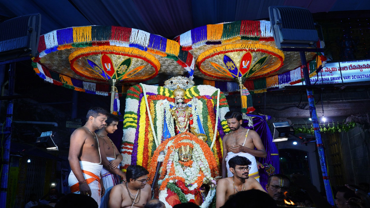 శ్రీవారికి ప్రజా గరుడ సేవ | khadri swamy garuda item