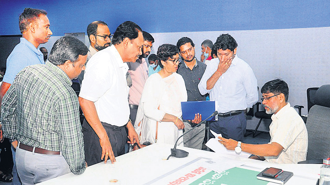 జీవీఎంసీ ‘స్పందన’కు 101 వినతులు | 101 requests to GVMC 'Spandana'