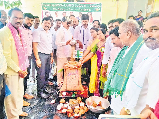 కేంద్రం ఇబ్బంది పెట్టినా ధాన్యం కొనుగోళ్లు | Centrial korrielu Pettina ...
