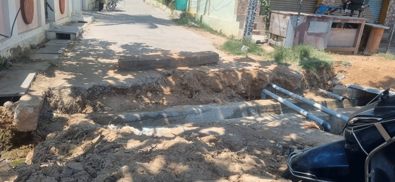 అరకొర పనులతో అవస్థలు Problems With Partial Tasks 