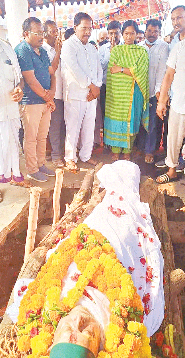 కణితి విశ్వనాథానికి.. కన్నీటివీడ్కోలు | A tearful farewell to Kanithi ...