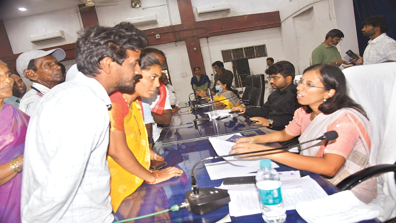 కిందిస్థాయి సిబ్బంది వస్తే అనుమతించం | Lower level staff will not be ...