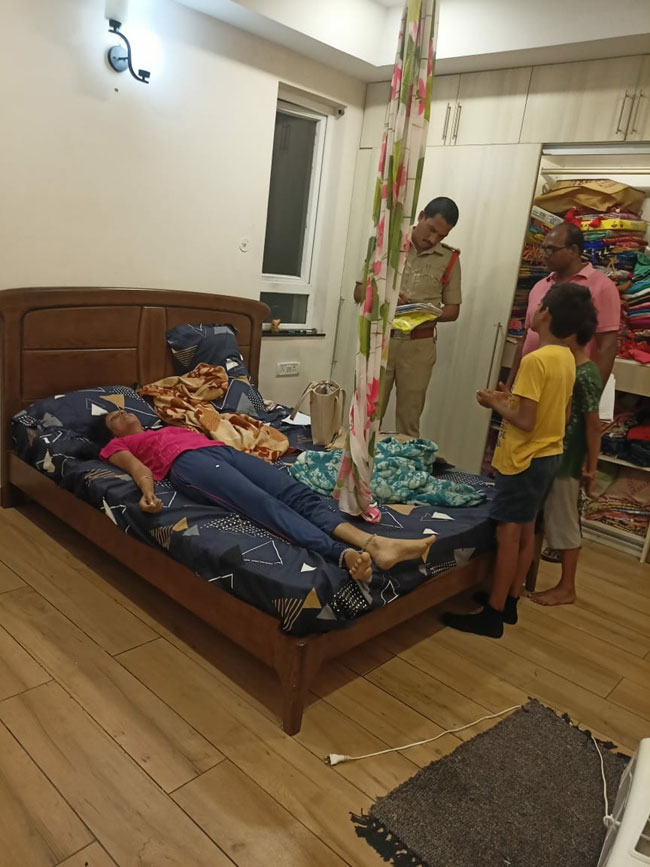 కుటుంబ కలహాలతో వివాహిత ఆత్మహత్య | vivahita atamata hatya