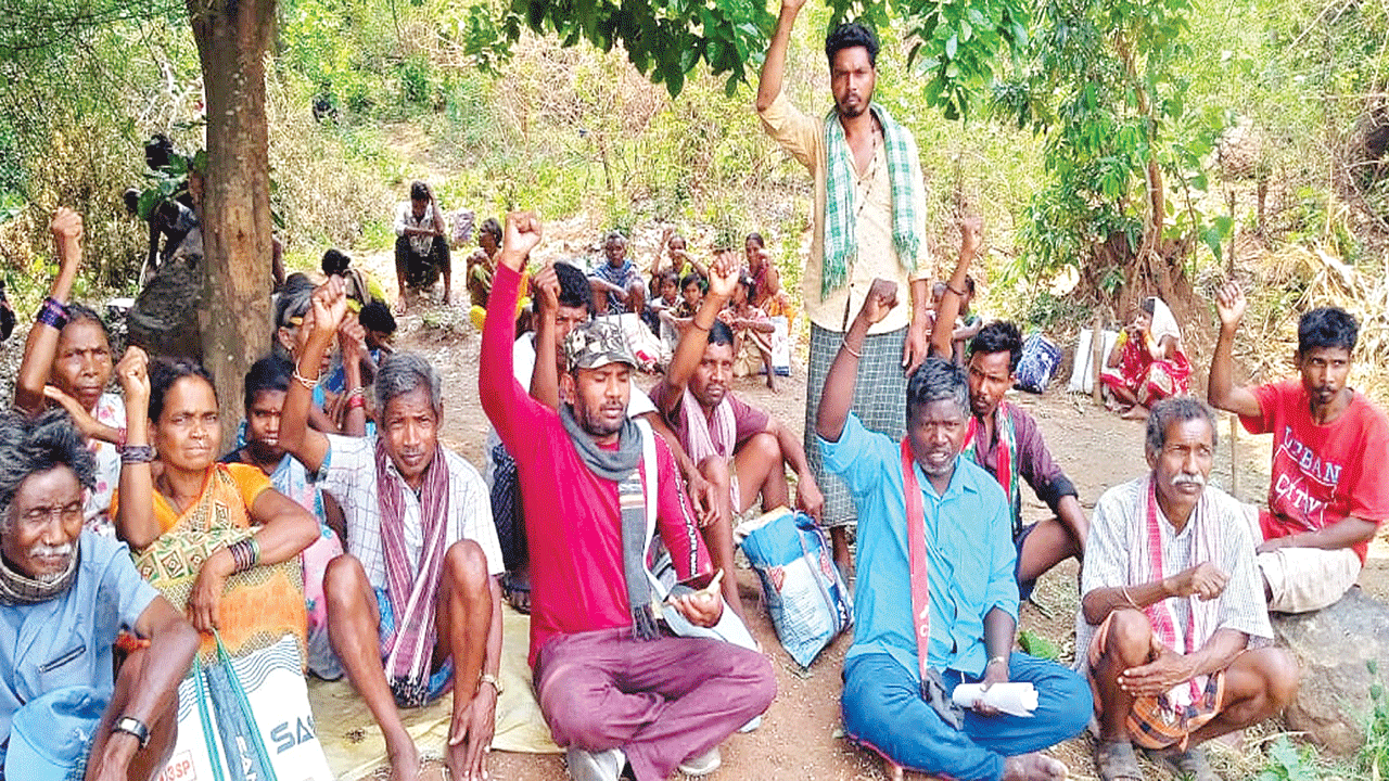 గిరిజనుల నిరసన | Tribal protest