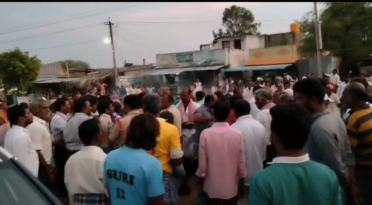 చౌడసముద్రంలో ఇరు వర్గాల మధ్య ఘర్షణ | Clash between the two factions in ...