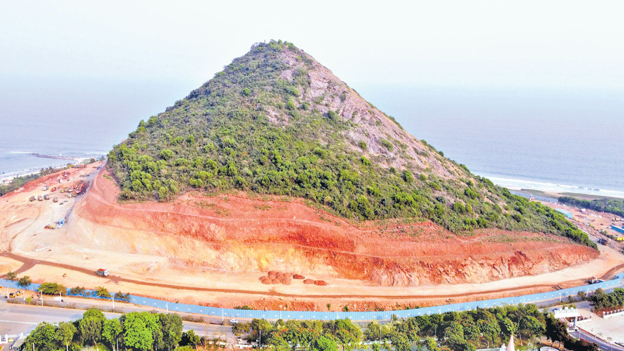 Rushikonda : రుషికొండ నిర్మాణాలపై.. అదే బుకాయింపు | On Rushikonda ...