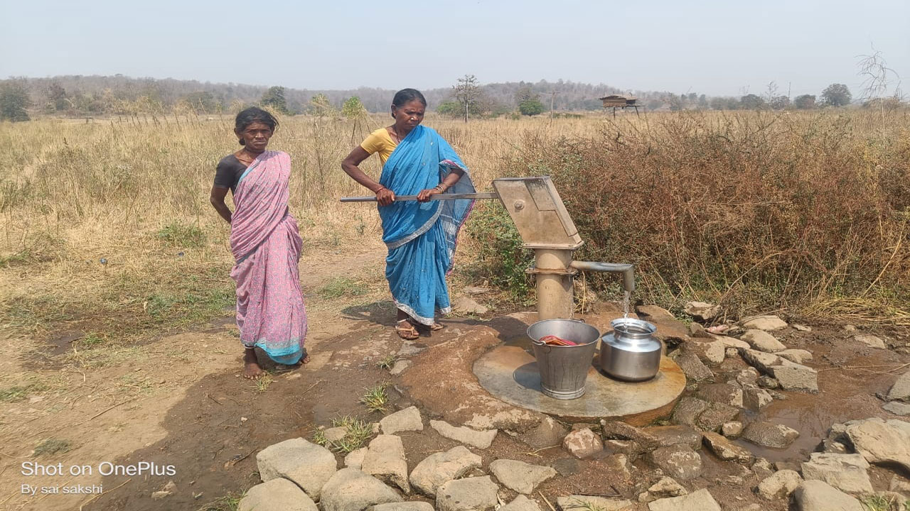 కుమరం భీం ఆసిఫాబాద్‌ జిల్లా కొలాంగూడలో తాగునీటి కష్టాలు | Drinking water problems in Kolanguda ...