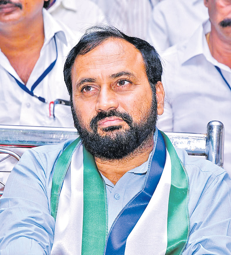 Ramakrishna Reddy: మంగళగిరి ఎమ్మెల్యే ఆళ్ల డుమ్మా | Mangalagiri MLA Alla Ramakrishna Reddy NO ...