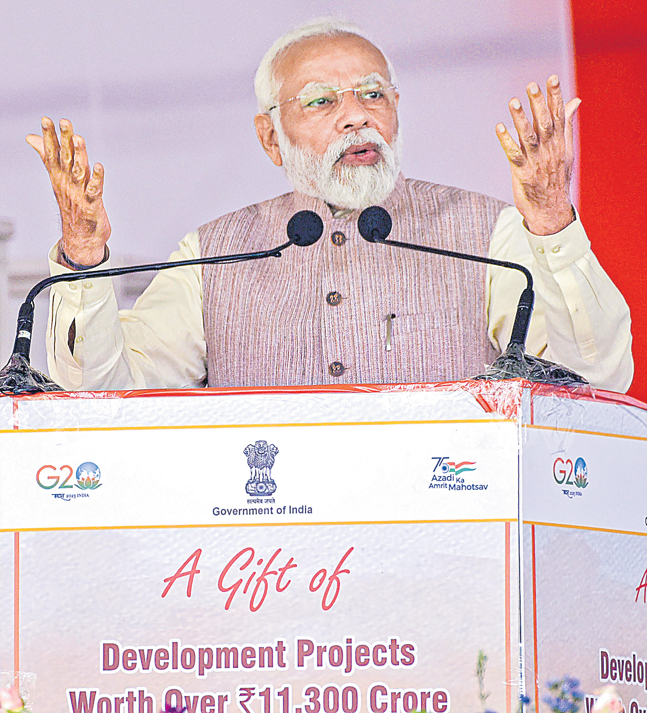 Modi : బండీ.. కైసే హై? | Modi greets BJP state president Sanjay