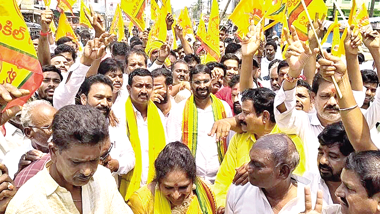 అరాచక పాలనపై ప్రజల్లో తిరుగుబాటు | A popular uprising against anarchic rule