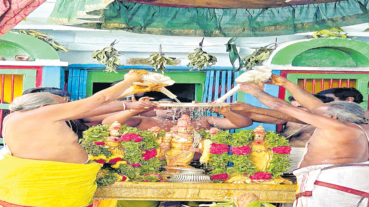 వేంకటేశ్వరుడికి చక్రస్నానం | Chakra bath for Lord Venkateswara