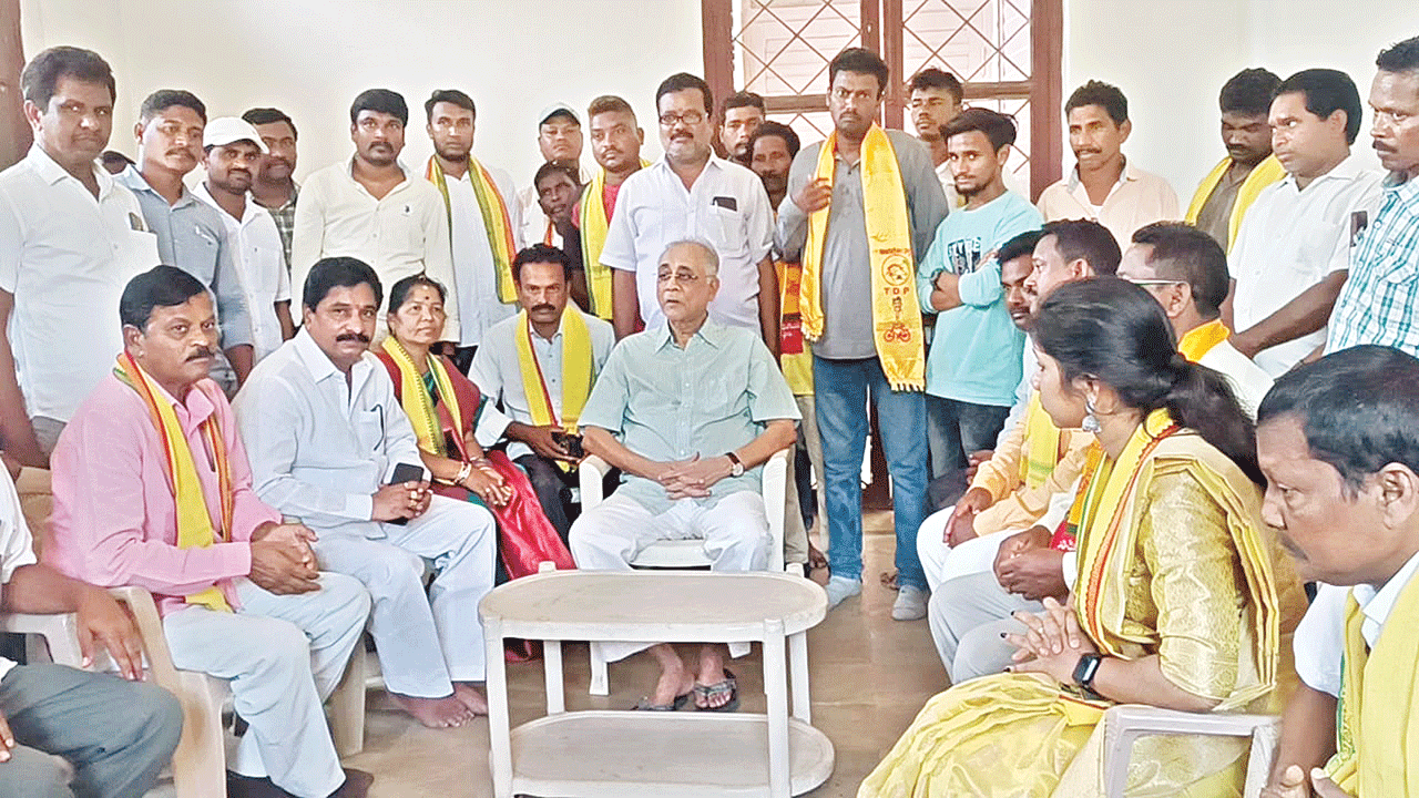 కిశోర్‌ చంద్రదేవ్‌ను కలిసిన టీడీపీ నాయకులు | TDP leaders who met ...