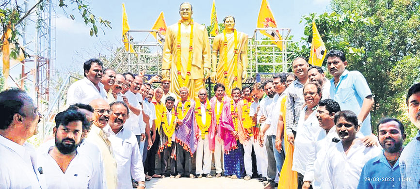 పేదలకు అండ.. టీడీపీ జెండా | Anda for the poor.. TDP flag