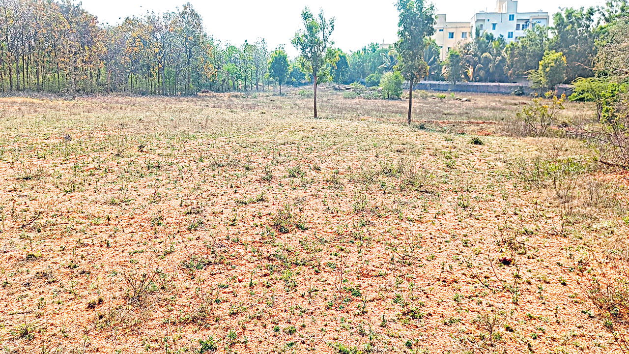 Ghatkesar Lands : సీలింగ్‌ ల్యాండ్‌ ఫర్‌ సేల్‌ | 100 crore government ...