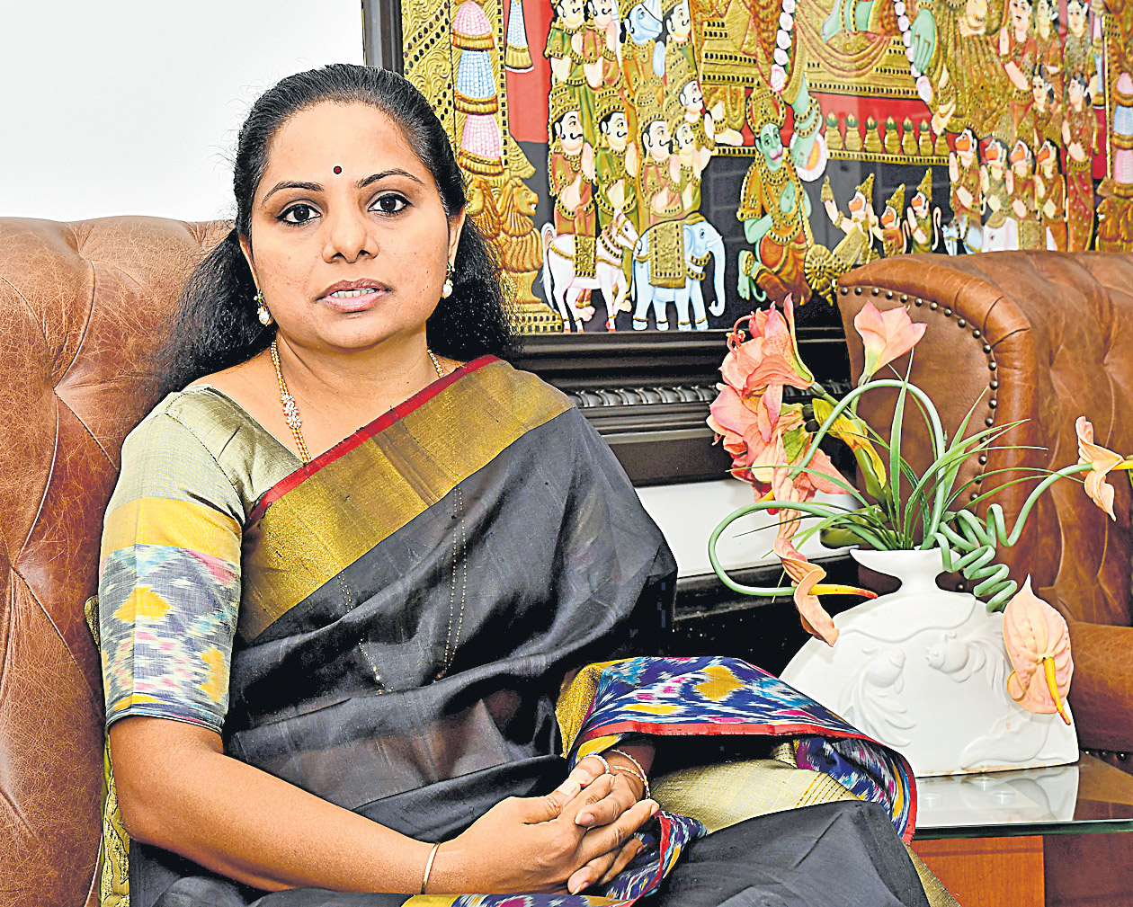 MLC Kavitha: ఎమ్మెల్సీ కవిత కాలు ఫ్రాక్చర్‌ | MLC Kavitha's leg fracture