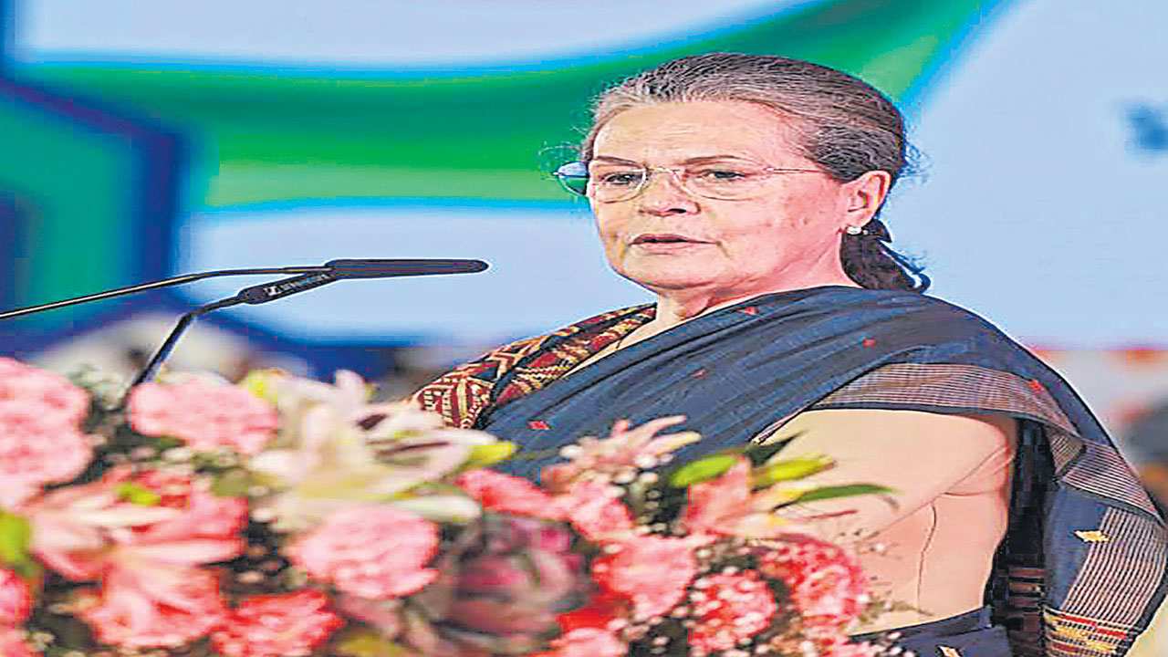Sonia Gandhi : రంగంలోకి సోనియా? | Sonia in the field, Sonia Gandhi mvs