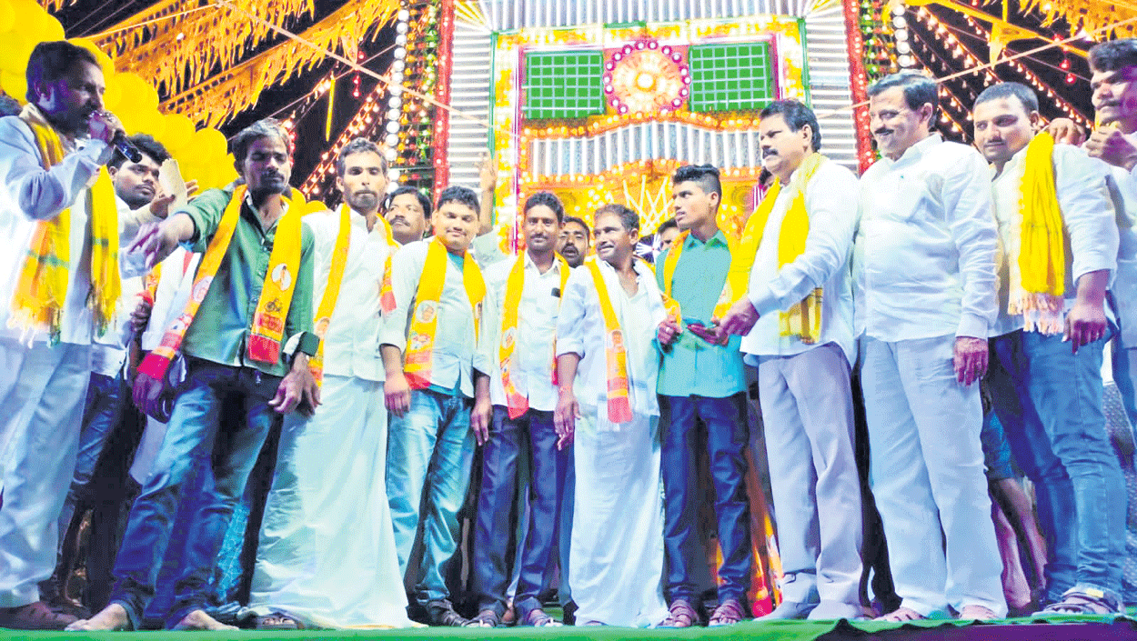 టీడీపీలో పలువురి చేరిక | Joining of many people in TDP