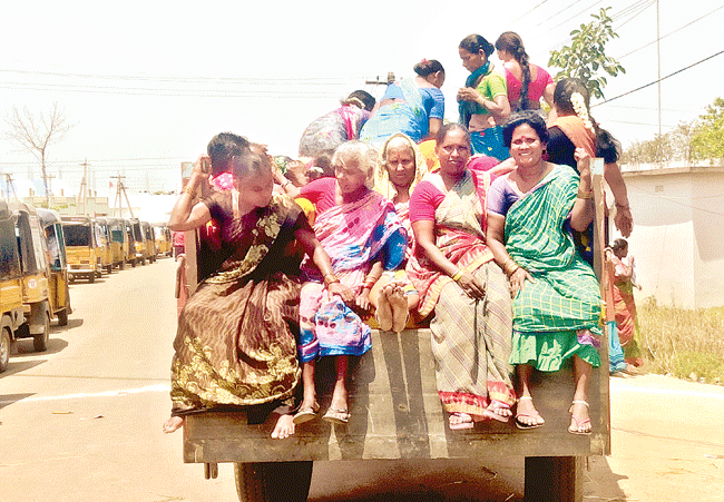 ఎమ్మెల్యే సమావేశానికి వస్తేనే ‘ఆసరా’ | 'AASARA' only when MLA comes to ...