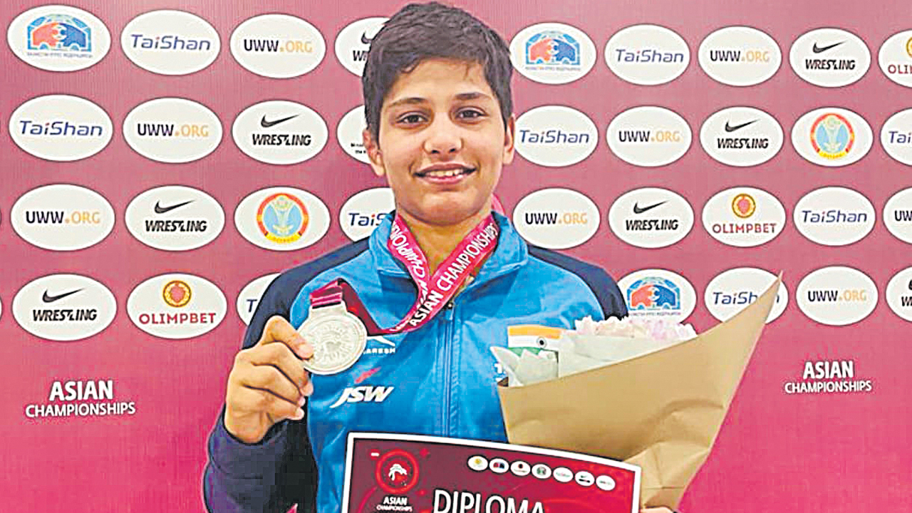 ఆసియా రెజ్లింగ్‌లో భారత్‌కు ఐదు పతకాలు | Five medals for India in Asian ...