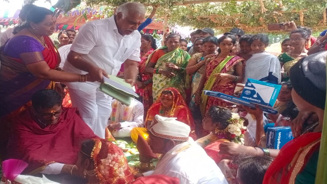సామూహిక వివాహాలు చేయడం అభినందనీయం | Group marriages are commendable