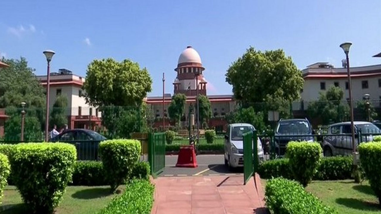 Hathras Case: సుప్రీంకోర్టులో యూపీ ప్రభుత్వానికి చుక్కెదురు | Hathras ...