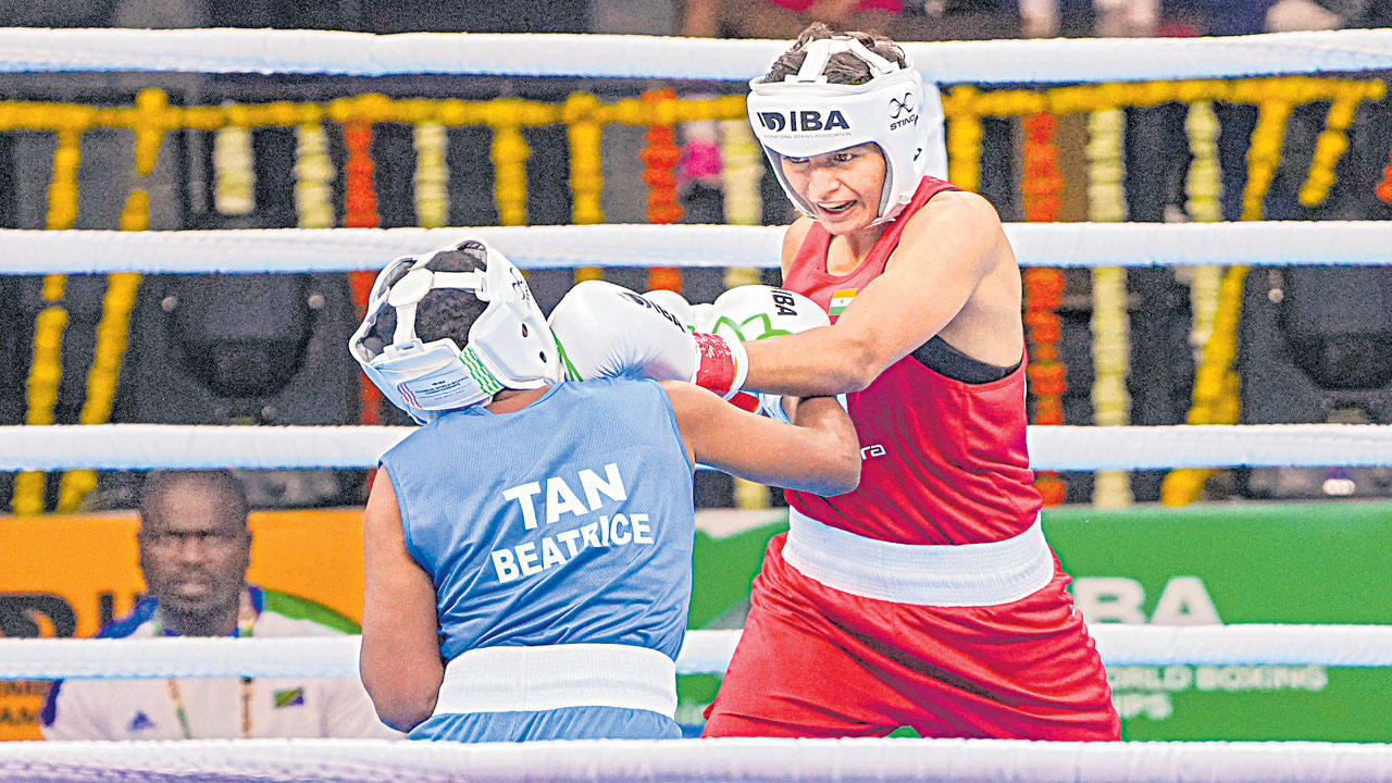 World Women's Boxing : జాస్మిన్‌, శశి ముందంజ | Jasmine and Shashi Mundanja