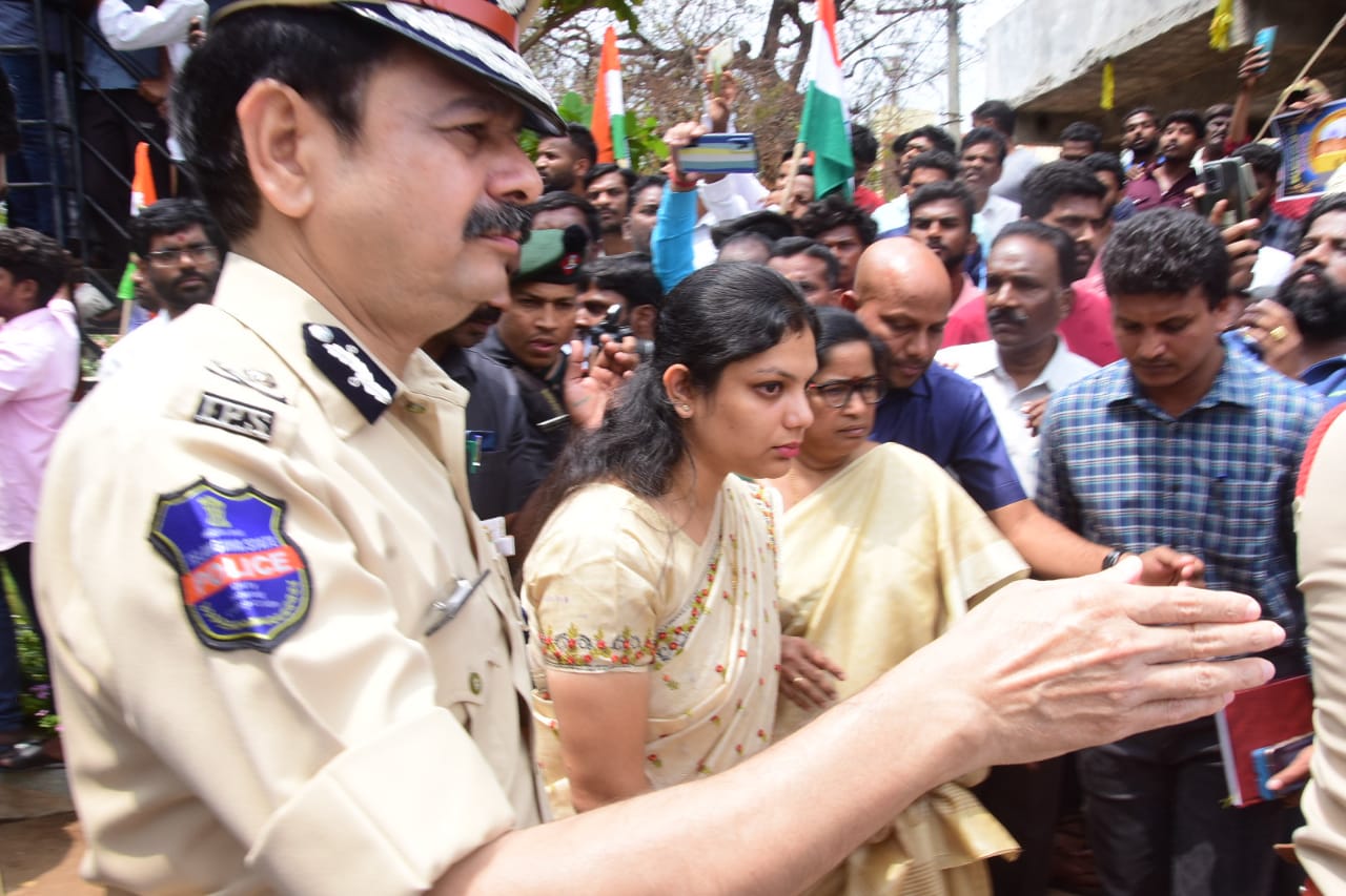 ఆర్మీ హెలీకాప్టర్ ప్రమాదంలో చనిపోయిన లెఫ్ట్నెంట్ కల్నల్ వినయ్ బాను ...