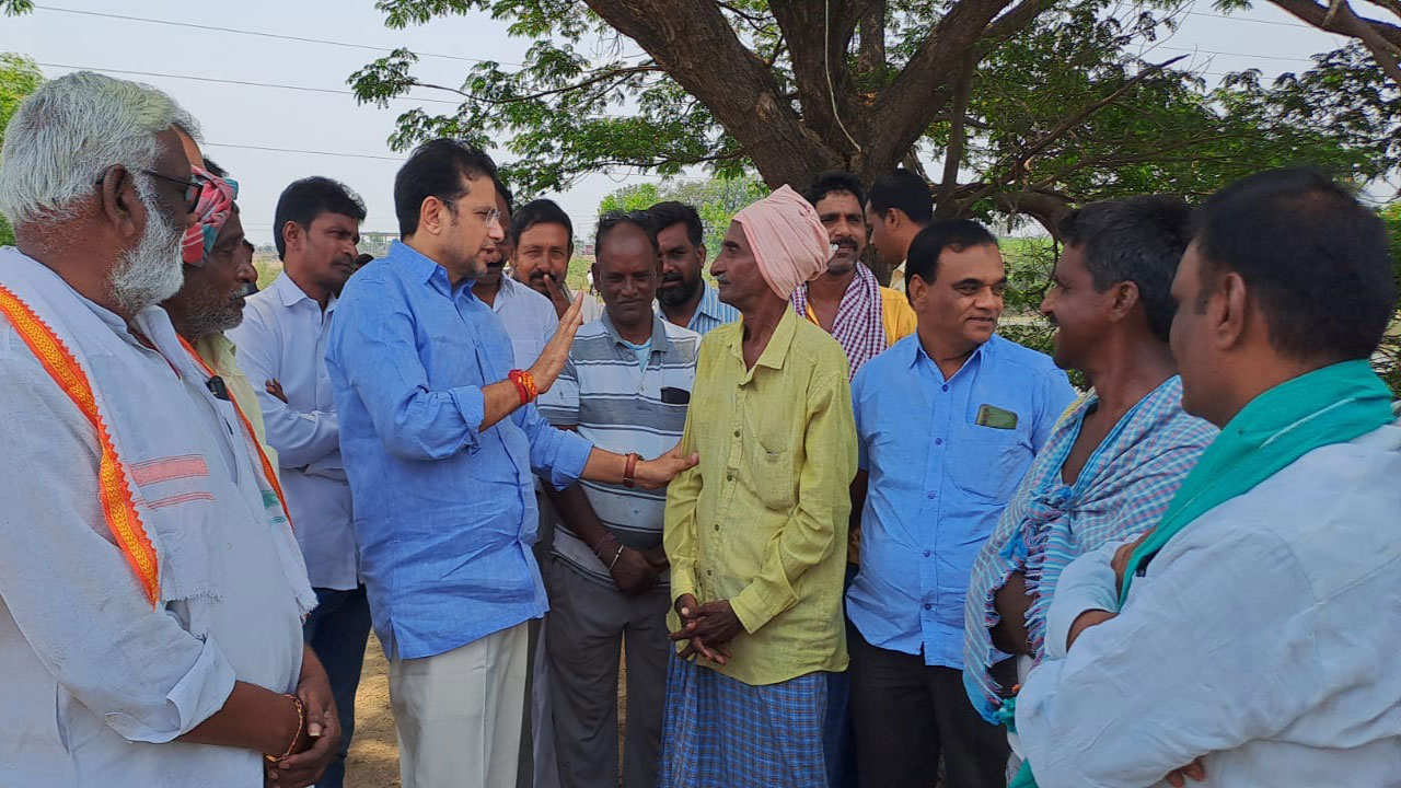 కెనాల్‌ సిల్టు తొలగింపునకు రూ.11.25 లక్షలు | 11.25 lakhs for removal of ...