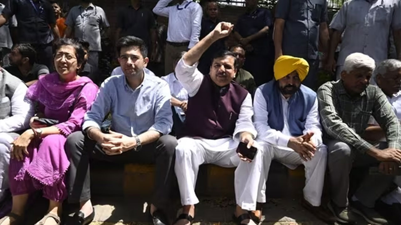 Delhi Liquor Case : కేజ్రీవాల్‌ను ప్రశ్నిస్తున్న సీబీఐ.. అక్కడి నుంచి ...